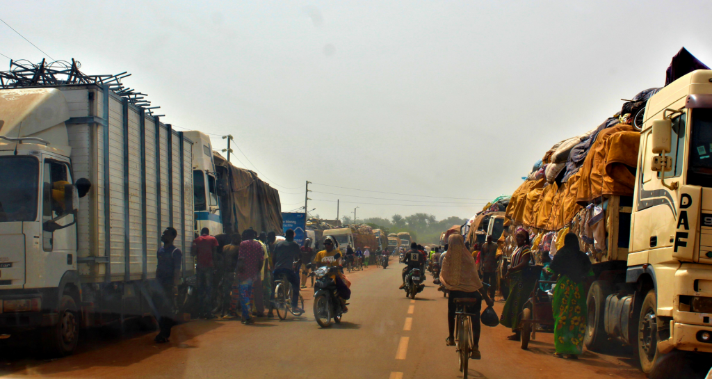 Burkina : A Kongoussi, la longue attente du convoi de ravitaillement ...